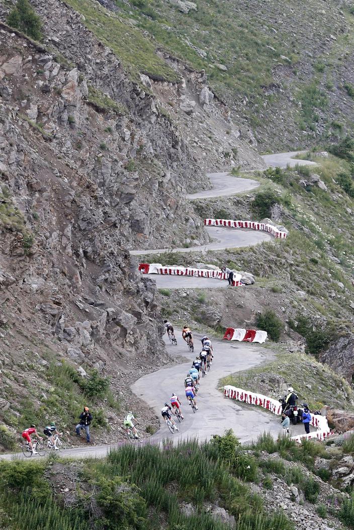 «Ils veulent transformer le col de la Sarenne en plus grand stade du ...