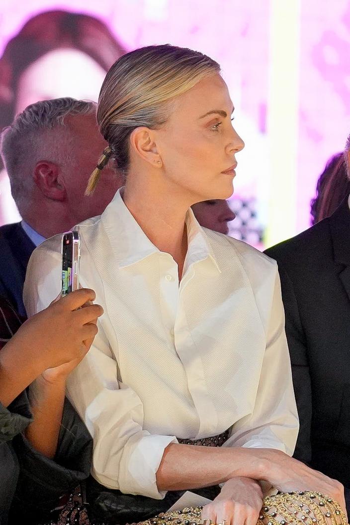 La micro queue-de-cheval de Florence Pugh : la tendance idéale pour ...