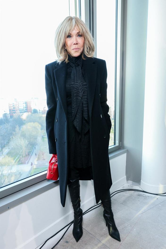 Brigitte Macron en cuissardes à talons aiguilles à la Fashion Week elle ...