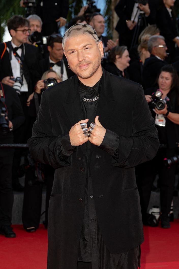 Mosimann méconnaissable à Cannes : un vrai “bad boy” en total look noir ...