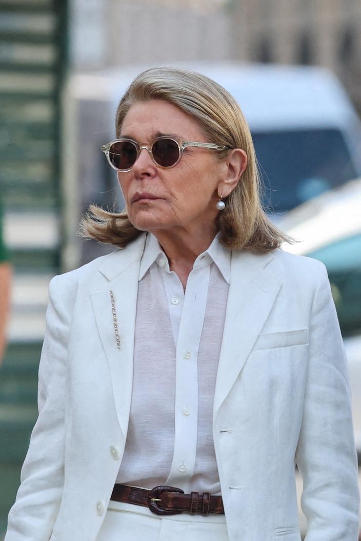 Obsèques de Philippe Labro : son grand amour Françoise Coulon digne ...