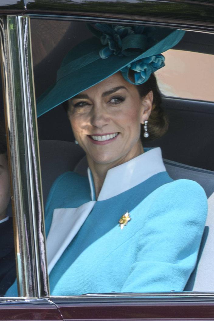 Kate Middleton en bleu cyan à Trooping the Colour : elle rayonne aux ...