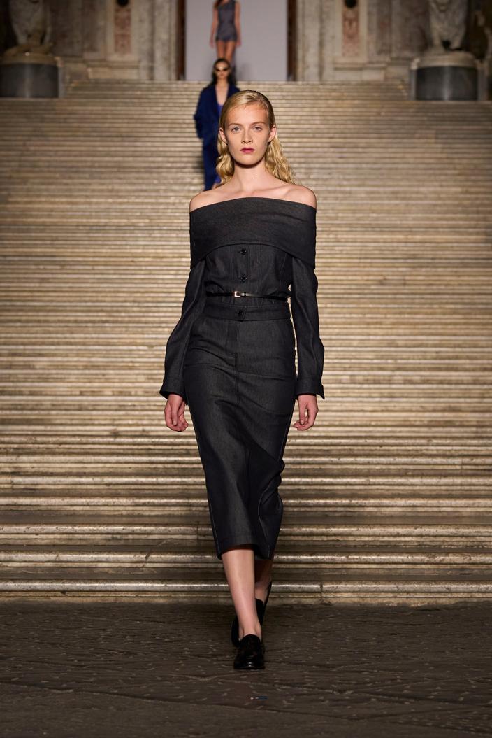 Sharon Stone, Gwyneth Paltrow ou Laetitia Casta : à Naples, Max Mara ...