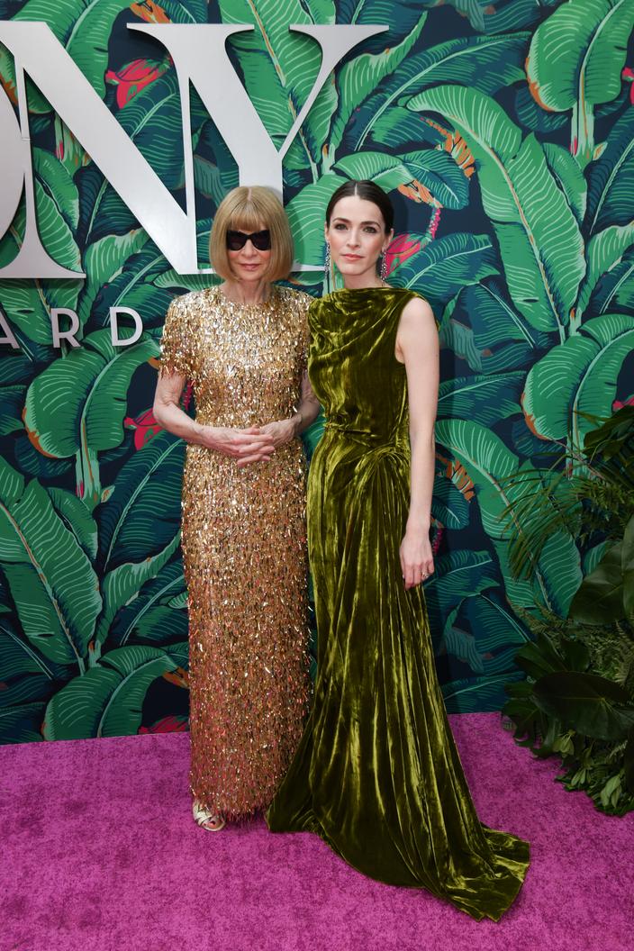 D'or et de velours : la sortie annuelle d'Anna Wintour et sa fille Bee ...