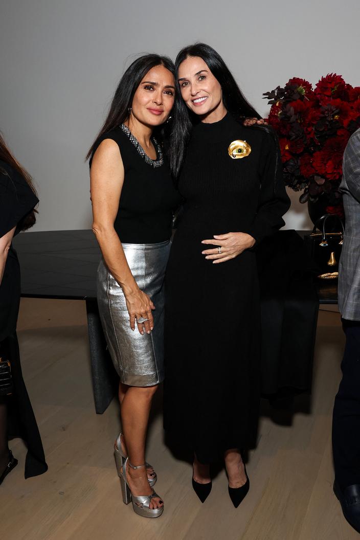 Salma Hayek prend la pose avec son frère méconnu, Sami, à Los Angeles