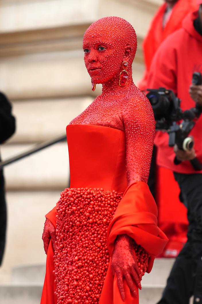 Le maquillage aux 30.000 cristaux Swarovski de Doja Cat scintille de ...