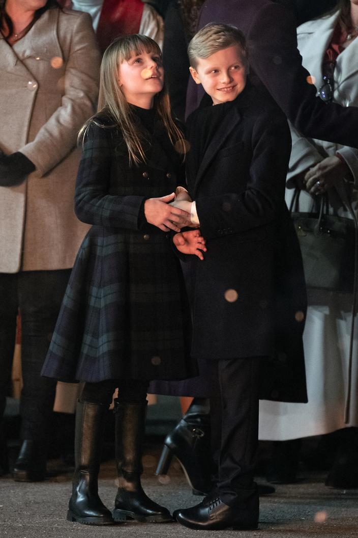 Manteau en tartan et tenue de ministre : quand Jacques et Gabriella de ...