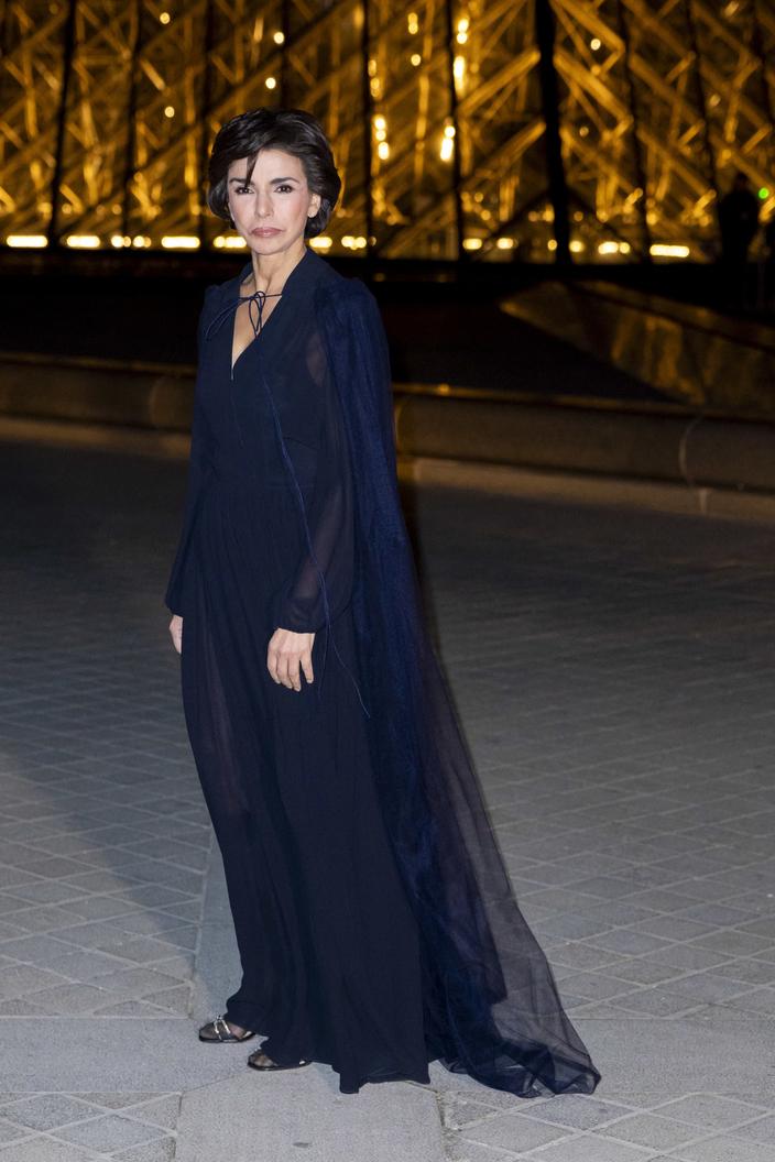 Somptueuse en cape et robe semi-transparente, Rachida Dati irradie au Grand Dîner du Louvre 2025