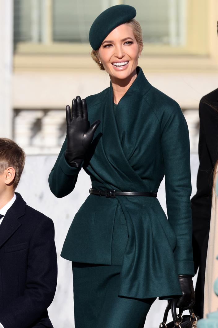 L’arrivée façon Jackie Kennedy d’Ivanka Trump et sa fille à la Maison ...