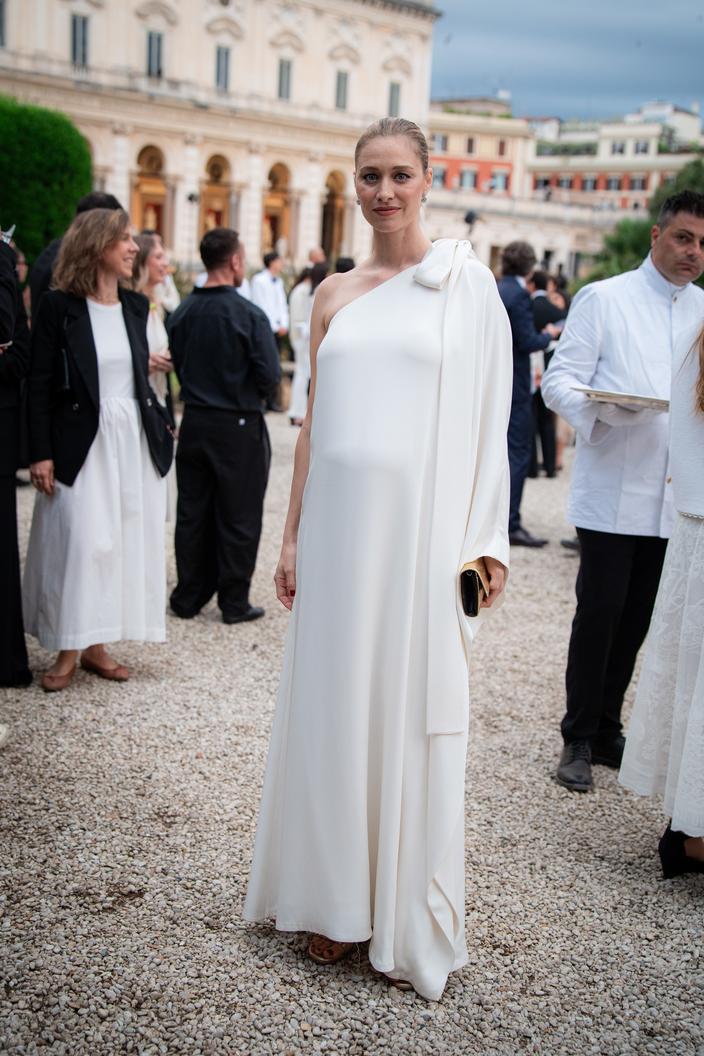 En robe de mariée immaculée, Beatrice Borromeo attire tous les regards ...