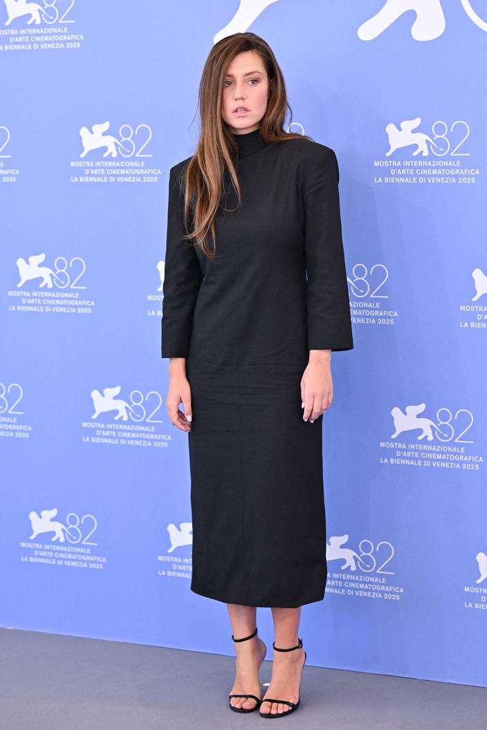 Mostra de Venise : Adèle Exarchopoulos dévoile une nouvelle coupe de ...