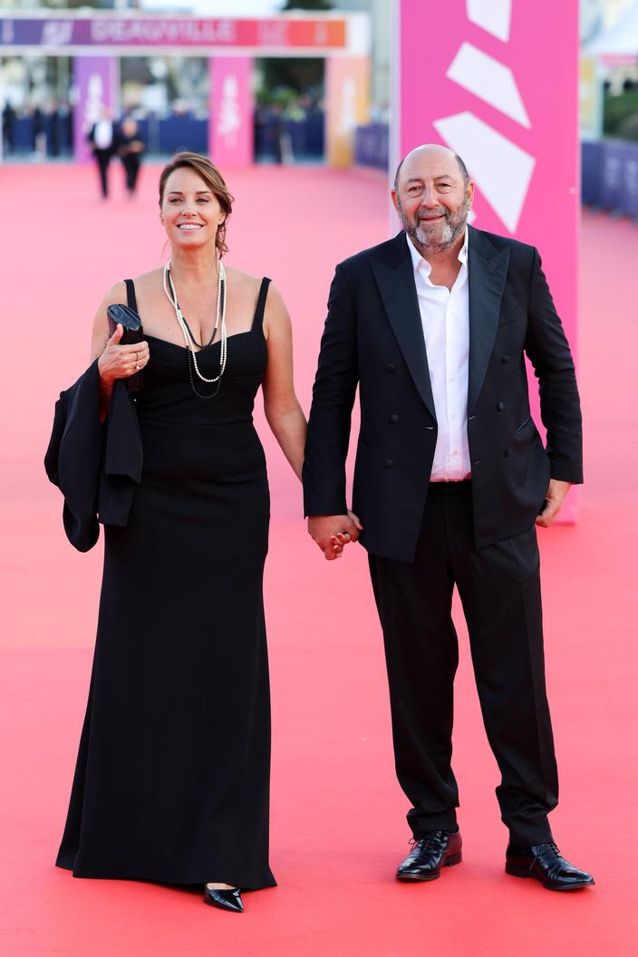 Julia Vignali et Kad Merad amoureux : main dans la main, ils resplendissent à Deauville