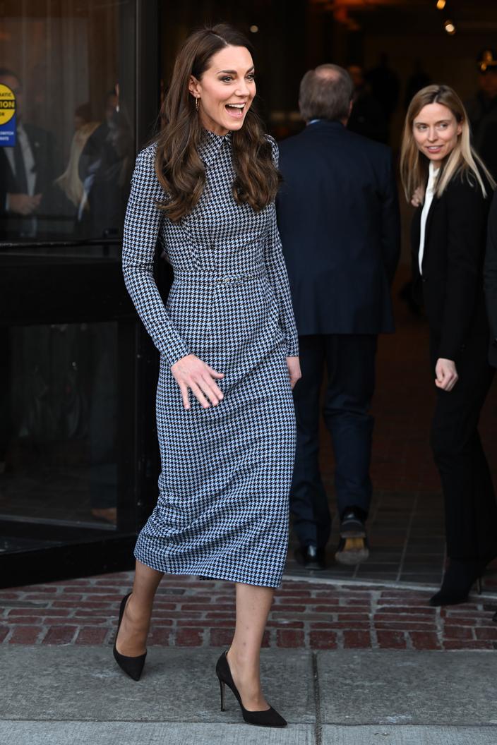 Kate Middleton revisite son look Harvard lors d’une rencontre avec des ...