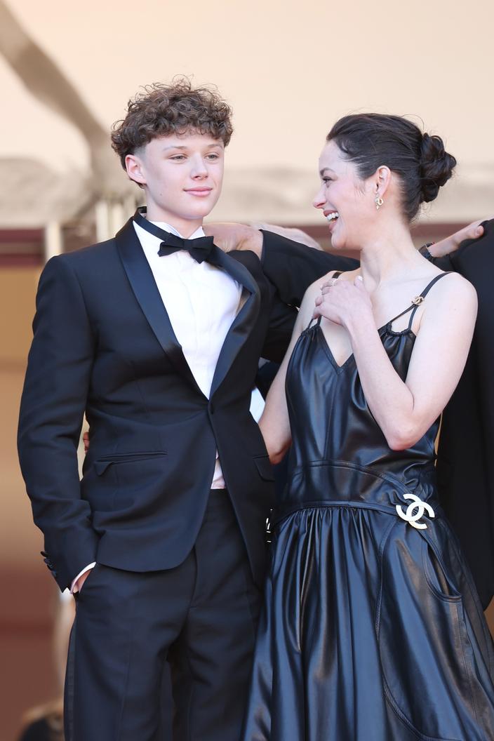 Marcel, le fils de Marion Cotillard et Guillaume Canet, fait ses ...