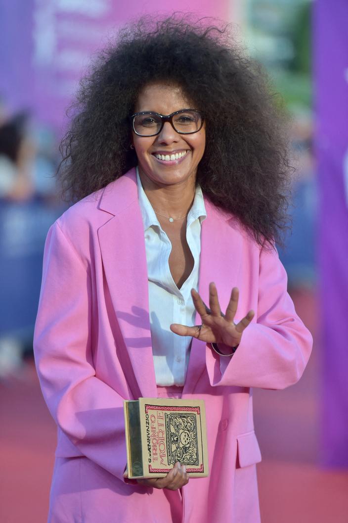 Audrey Pulvar foule le tapis rouge du Festival de Deauville avec ses ...
