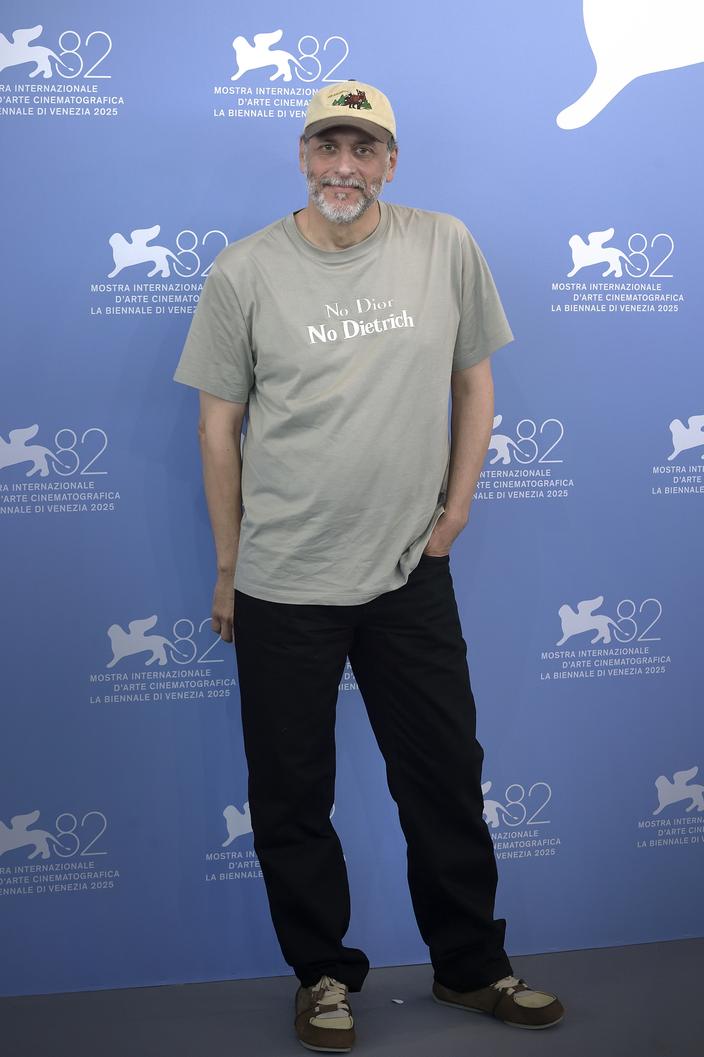 «No Dior, no Dietrich» : le message historique derrière le tee-shirt de ...