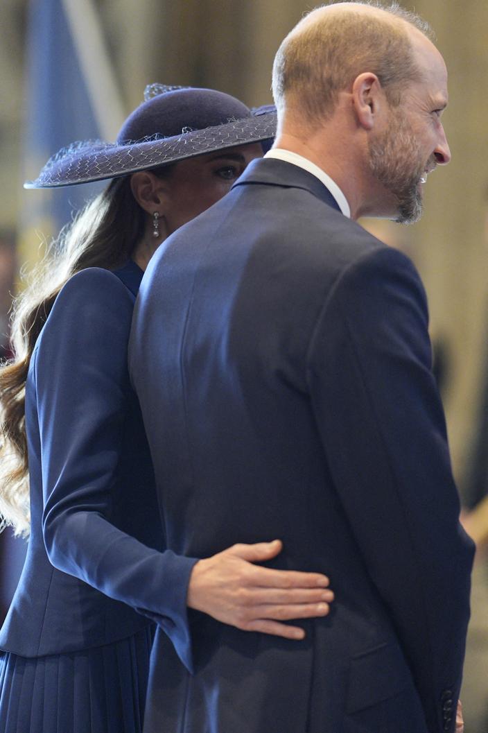 Kate Middleton et William amoureux : en plein scandale Andrew, ce geste ...