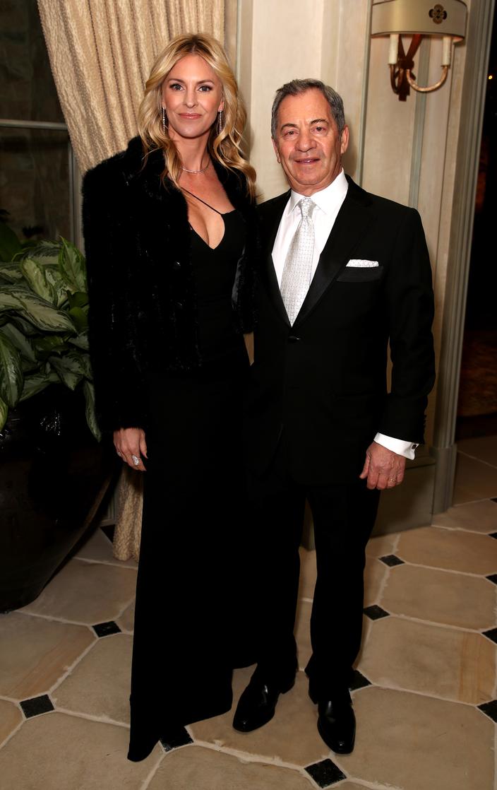 À 70 ans, Kevin Costner serait en couple avec Kelly Noonan Gores ...