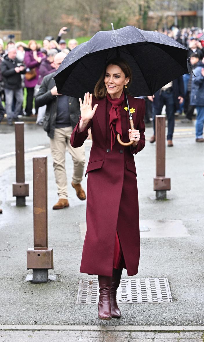 Rouge sur bordeaux : ce combo couleur audacieux que Kate Middleton ...