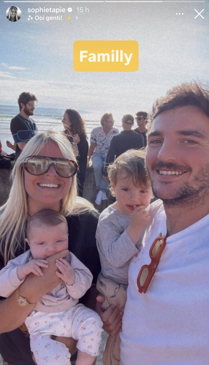Sourires et soleil ! Sophie Tapie s’affiche avec ses enfants et son mari sur une photo pleine de ...