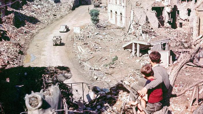 80 ans du Débarquement : à Saint-Lô, l’hommage de Macron aux victimes ...