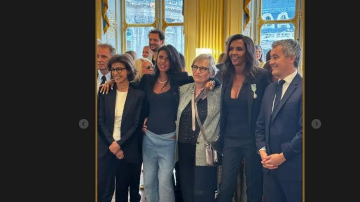Karine Le Marchand décorée par Rachida Dati devant sa fille Alya, Estelle Denis et Gérald Darmanin
