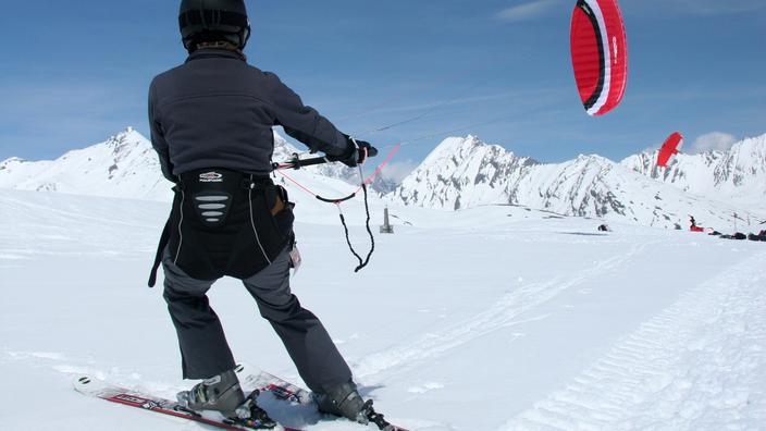 Le snowkite en hiver, la glisse en liberté