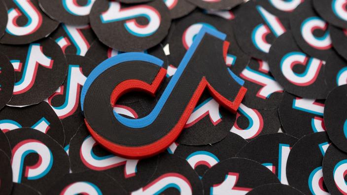 Le réseau social TikTok annonce suspendre la création de nouvelles ...