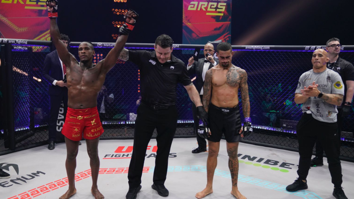 MMA, ARES : Damien Lapilus s'impose face au Brésilien Kruschewsky à Paris