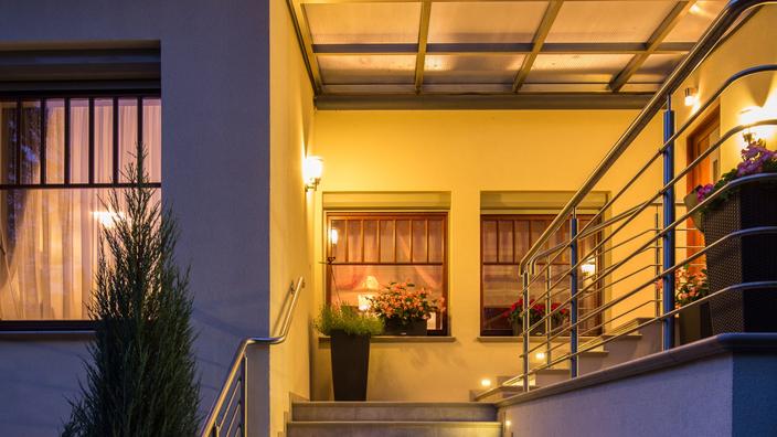 L'éclairage extérieur du voisin m'empêche de dormir, que faire