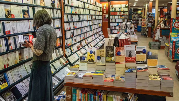 Thomas Morales : «70 ans après sa naissance, le livre de poche a-t-il tenu ses promesses