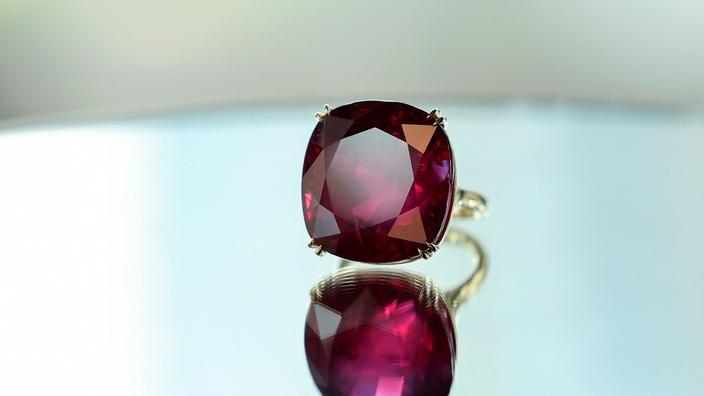 Record aux enchères pour un rubis géant vendu 34,8 millions de dollars ...