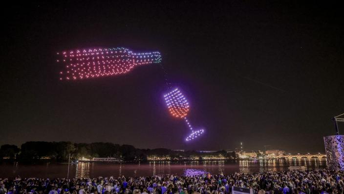 14 Juillet : les spectacles de drones vont-ils remplacer les feux d ...