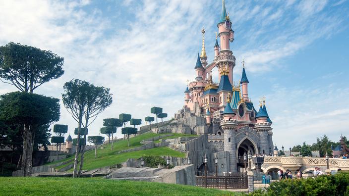 Cinq salariés de Disneyland Paris menacés de licenciement à la suite ...
