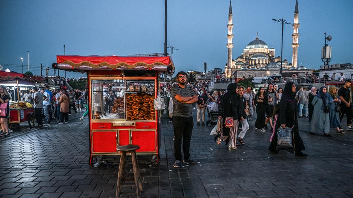 «En Turquie, peu importe votre métier, un salaire ne suffit plus» : à Istanbul, dans le piège d ...