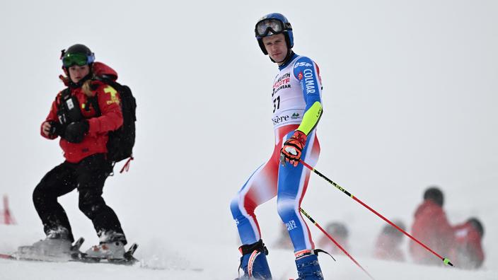 Ski alpin : lourde chute de Clément Noël lors du géant de Val d'Isère