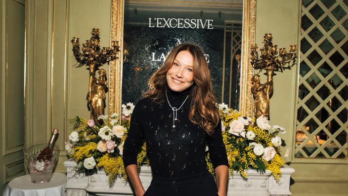 INTERVIEW – Carla Bruni lance son vin pétillant sans alcool baptisé «L’Excessive» : un écho à ...