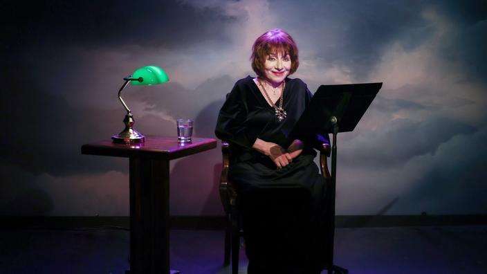 À 98 ans, Judith Magre toujours sur scène déclame son amour pour Baudelaire