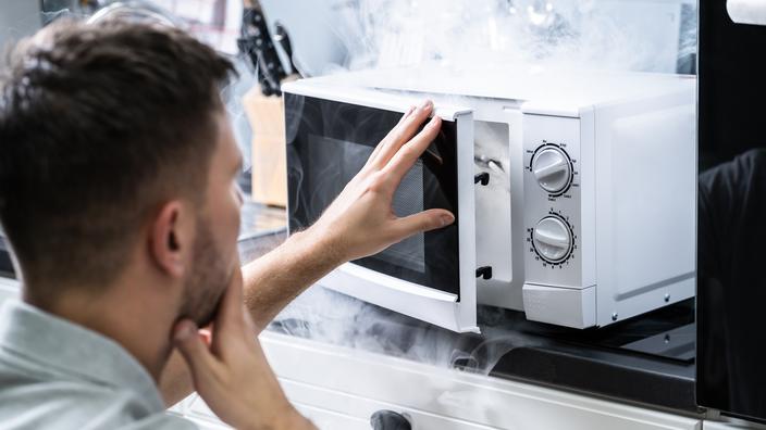 Micro-ondes : ces emplacements dans la cuisine où il ne faut surtout ...