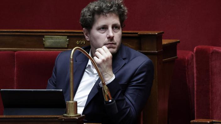 «J’ai tout perdu, mais je suis debout» : Julien Bayou réagit après le classement sans suite d ...