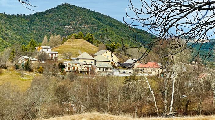 Mort du petit Émile : au Vernet, les gardes à vue réveillent les ...