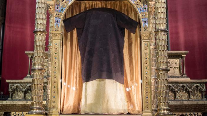 À Argenteuil, mystère et dévotion autour de la sainte tunique du Christ