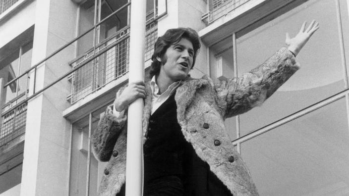 Mike Brant célébré par une place à son nom à Paris, 50 ans après sa mort