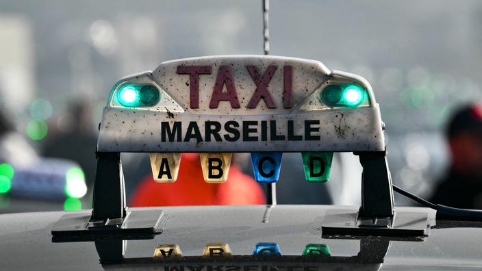 Marseille : un VTC fonce sur plusieurs personnes en marge d’une manifestation de taxis