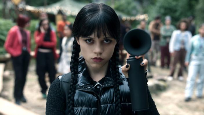 Mercredi : Netflix commande une troisième saison avant même la ...
