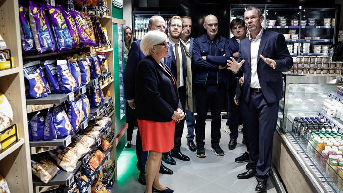 À la rencontre de «la France qui se lève tôt», Vautrin expose une ...