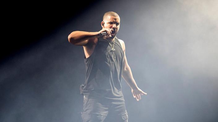 Drake déclare sa flamme au public français lors d’un concert historique ...