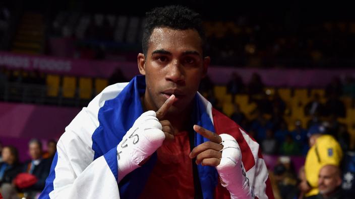 Boxe : Oscar Collazo bat Jayson Vayson et conserve ses ceintures WBA et WBO des paille