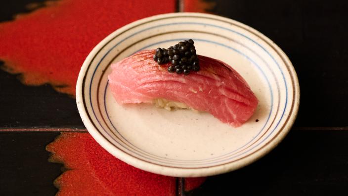 Au Bar Omi, l’alliance inattendue du sushi et du vin qui séduit