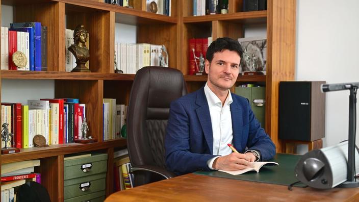 «Il dicte l’agenda» : Benjamin Morel, le lanceur d’alerte constitutionnel